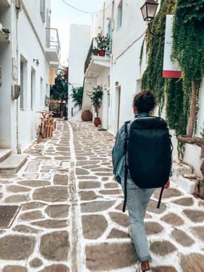 Minimalist travel | Carry-on only packing list - Jill on journey